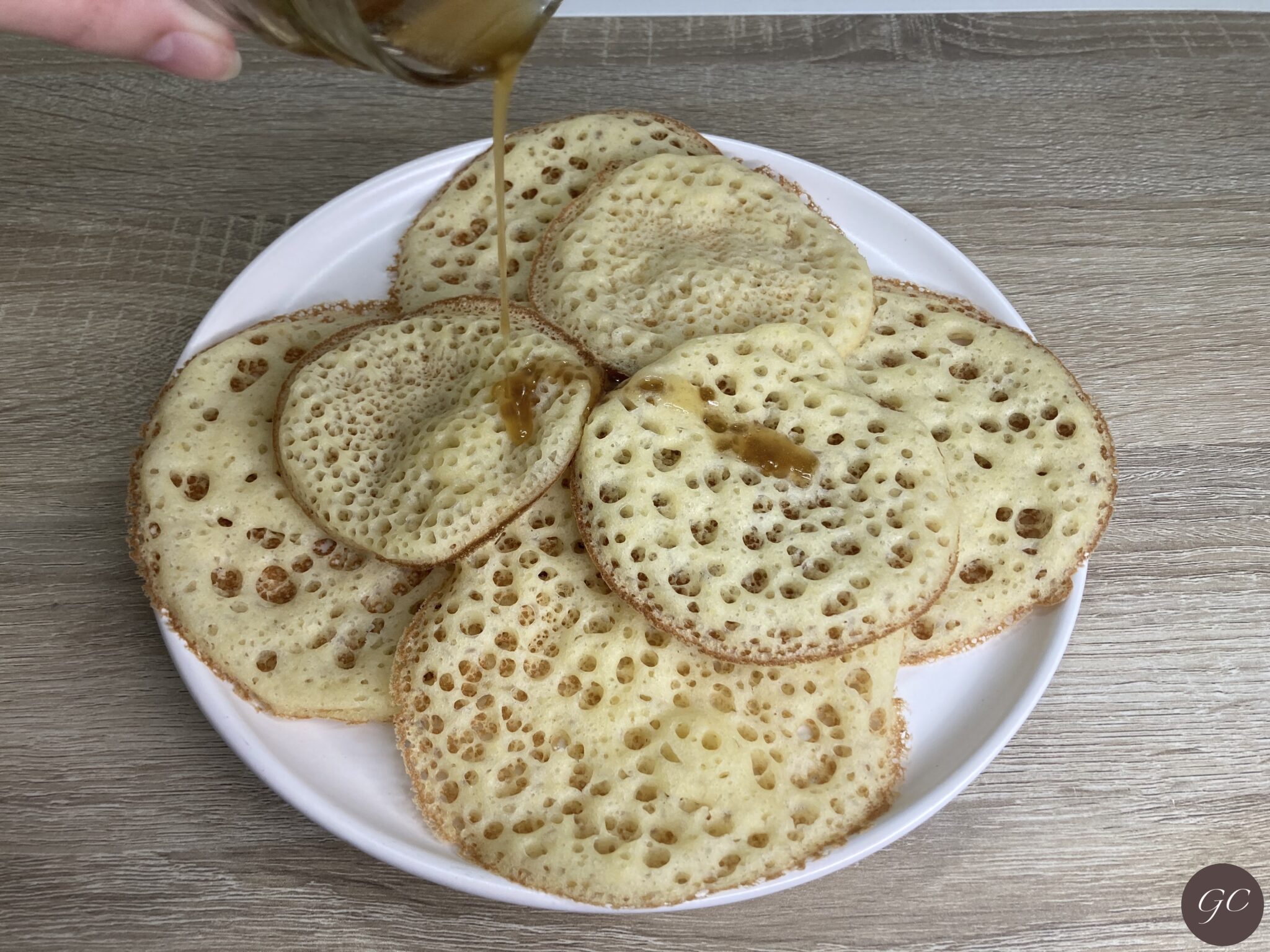 Crêpes mille trous-Baghrirs (Thousand-hole pancakes) - grandma-cakes.com